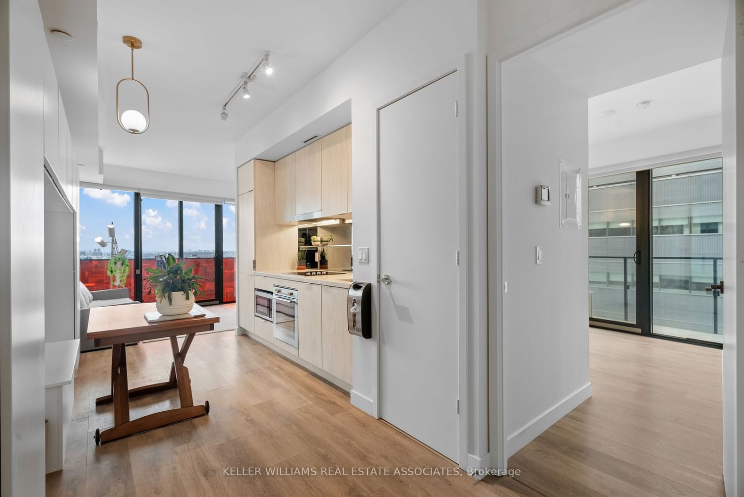 215 Queen St W | Smart House Condos | 3 Beds | 2 Baths | Unit #2105 215 Queen St W | Smart House Condos | 3 Beds | 2 Baths | Unit #2105